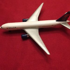 Toys | 4 Delta Toy Airplanes | Poshmark